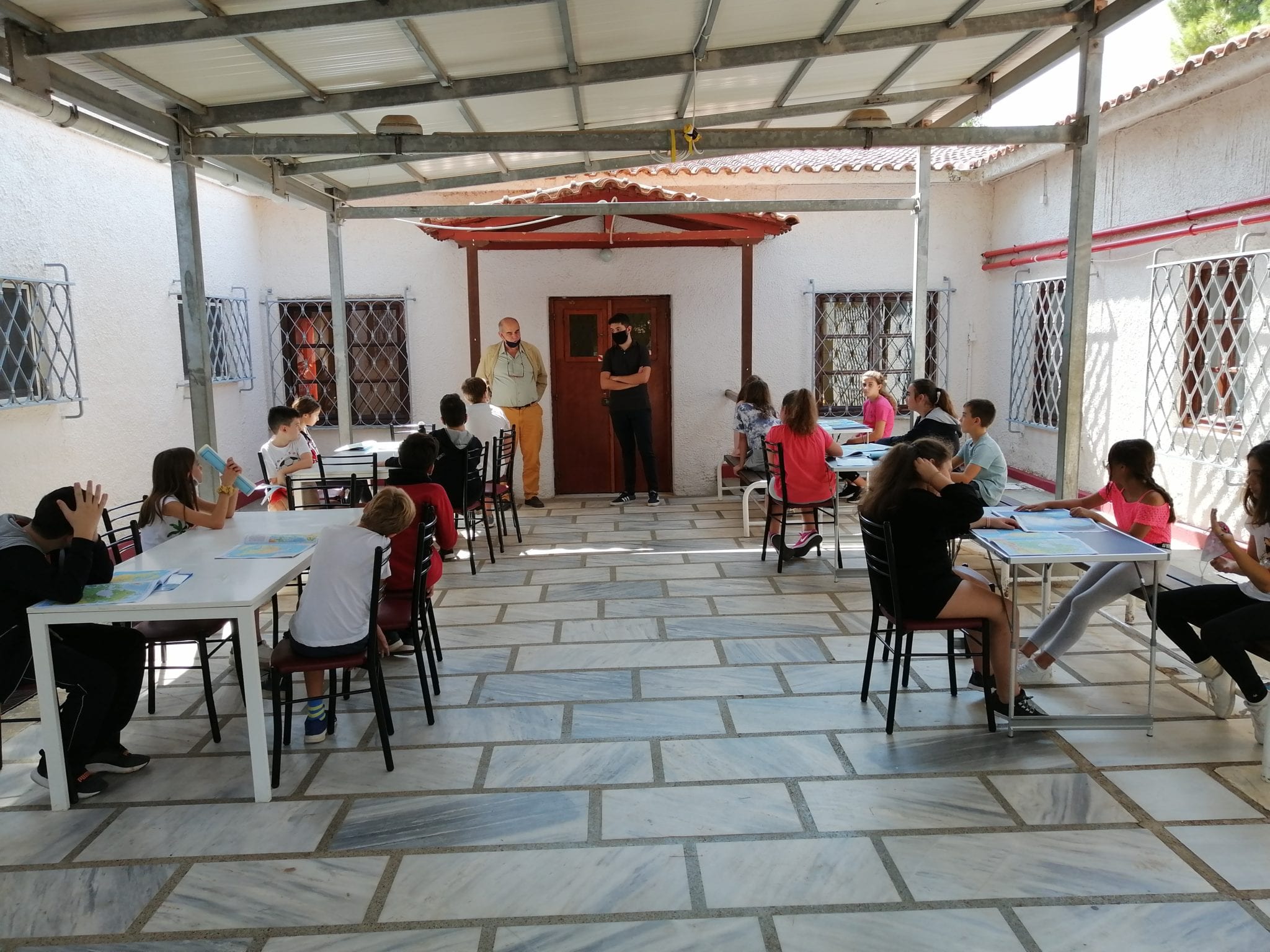 ΤΑ ΜΑΘΗΜΑΤΑ ΣΤΗΝ ΕΞΟΧΗ ΣΥΝΕΧΙΖΟΝΤΑΙ - ΜΟΝΤΕΣΣΟΡΙΑΝΑ ΣΧΟΛΕΙΑ