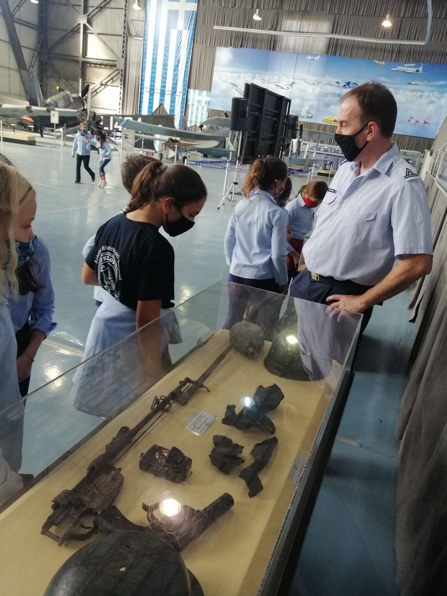 ΕΠΙΣΚΕΨΗ ΣΤΟ ΜΟΥΣΕΙΟ ΑΕΡΟΠΟΡΙΑΣ - Ε' ΔΗΜΟΤΙΚΟΥ - ΜΟΝΤΕΣΣΟΡΙΑΝΑ ΣΧΟΛΕΙΑ