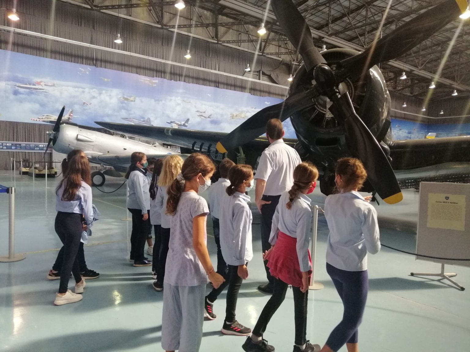 ΕΠΙΣΚΕΨΗ ΣΤΟ ΜΟΥΣΕΙΟ ΑΕΡΟΠΟΡΙΑΣ - Ε' ΔΗΜΟΤΙΚΟΥ - ΜΟΝΤΕΣΣΟΡΙΑΝΑ ΣΧΟΛΕΙΑ
