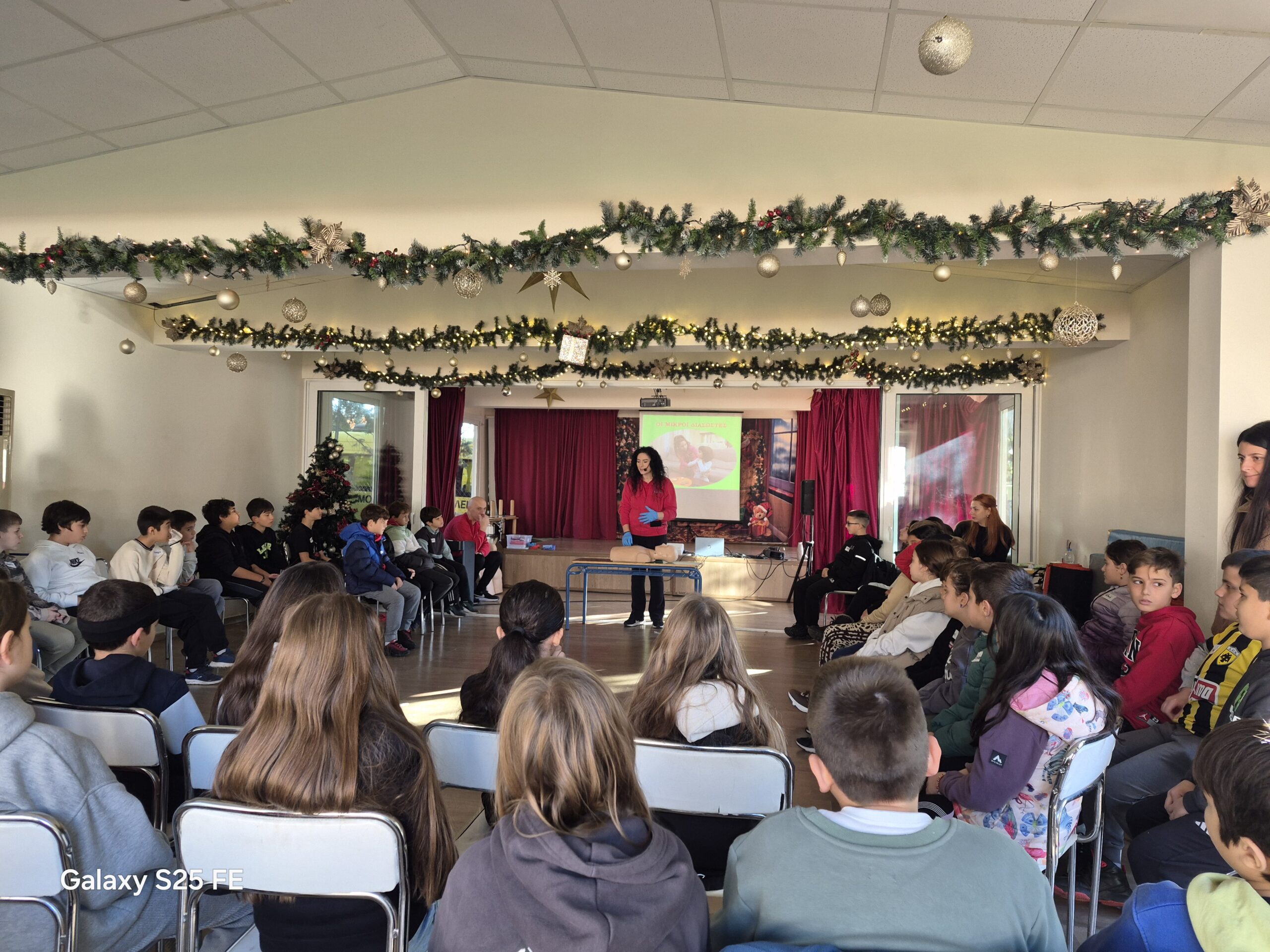 ΕΚΠΑΙΔΕΥΣΗ ΠΡΩΤΩΝ ΒΟΗΘΕΙΩΝ ΣΤΟ ΣΧΟΛΕΙΟ ΜΑΣ - ΜΟΝΤΕΣΣΟΡΙΑΝΑ ΣΧΟΛΕΙΑ